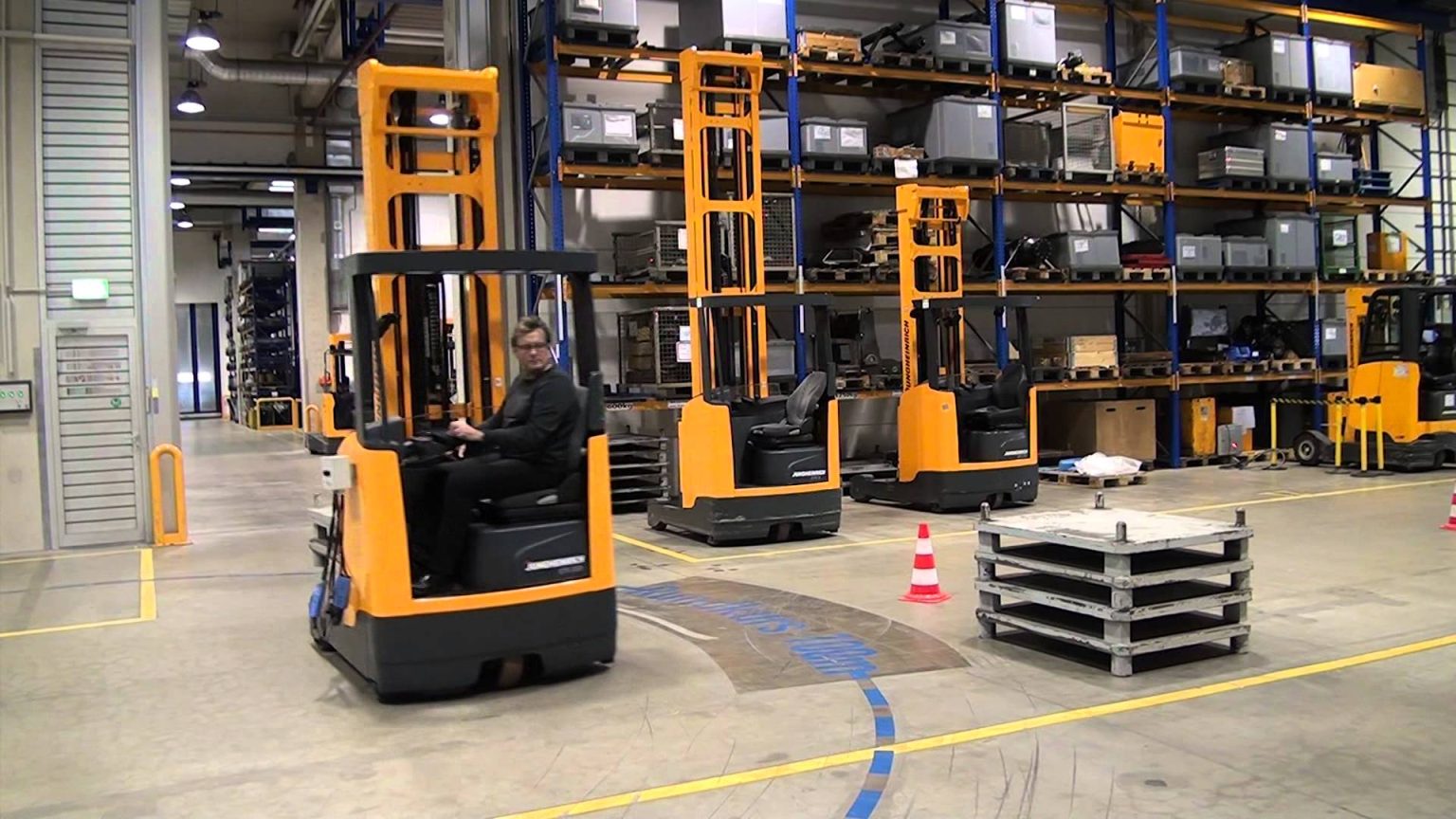 High-Energy Efficiency ‘Indoor, Outdoor’ Reach Truck - Transport ...